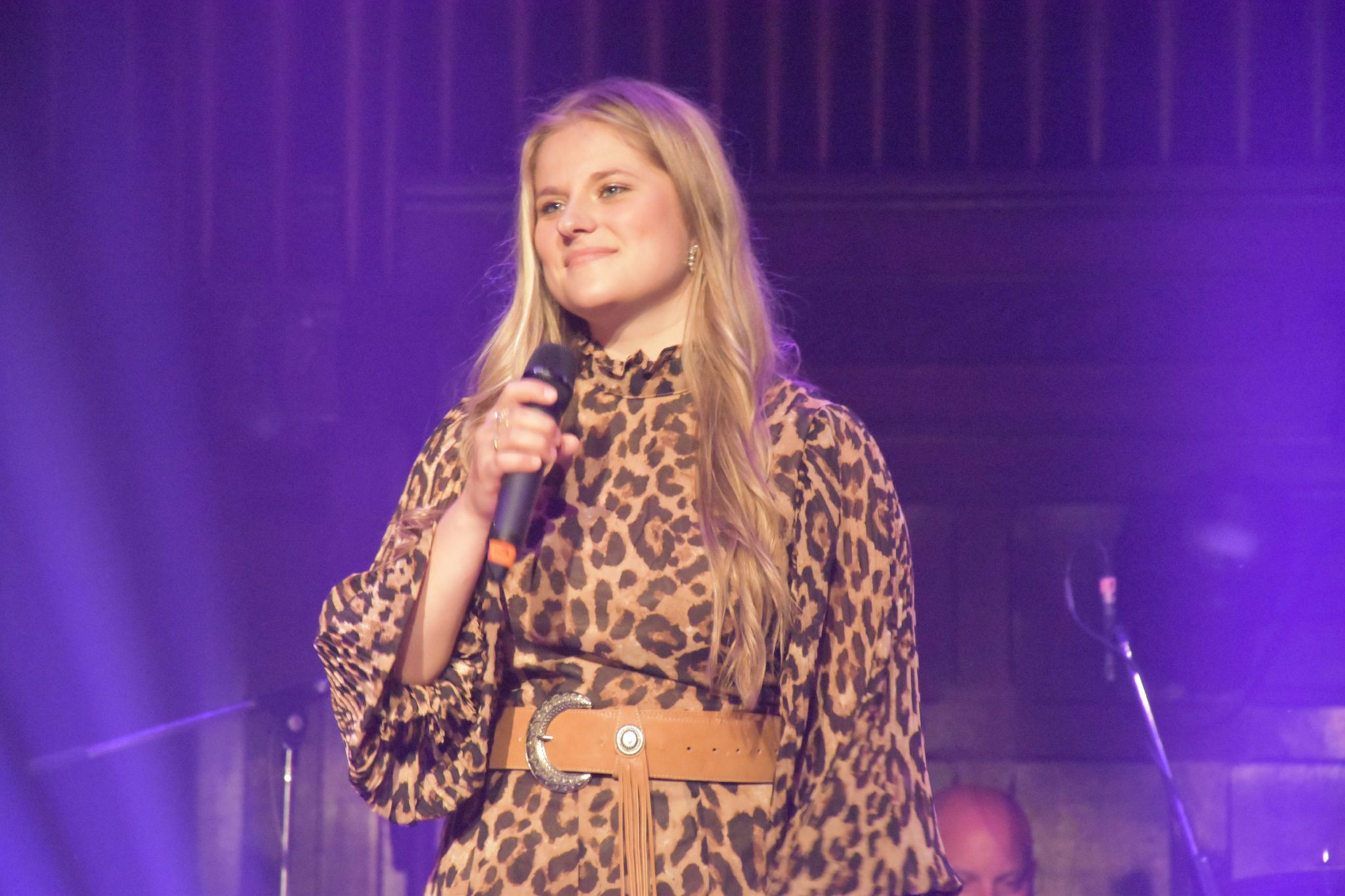 Sandrine Hébert lance "Noël chez nous", une chanson du temps des Fêtes ...