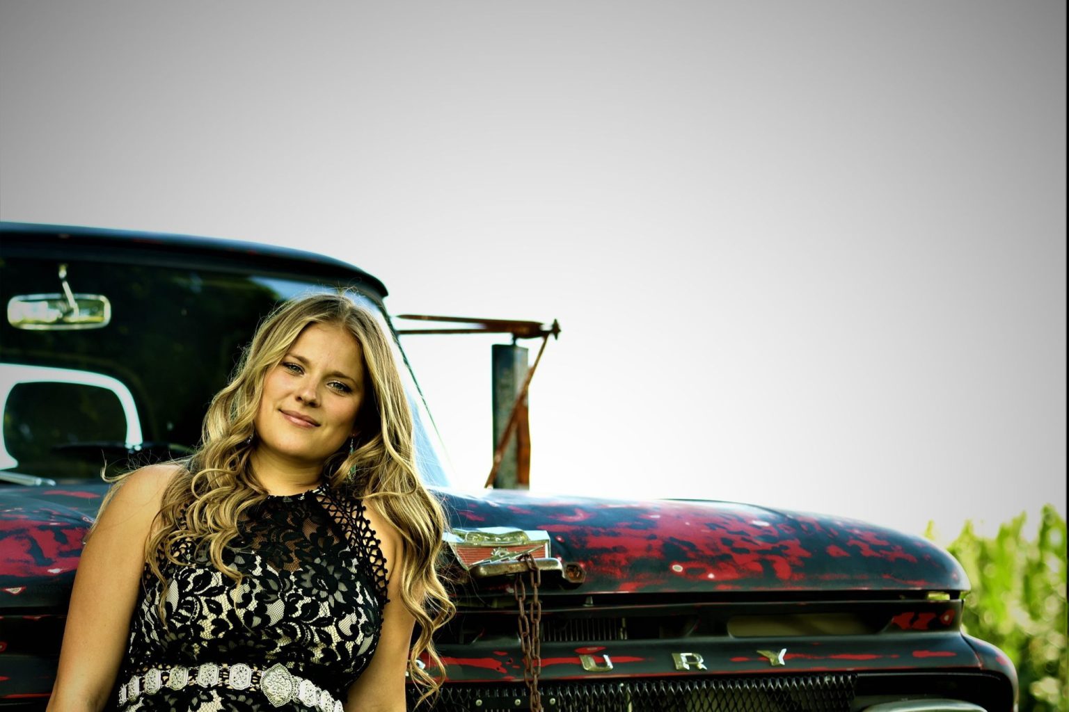 Sandrine Hébert lance un nouvel extrait, "Comme des fous" - Le Progrès ...