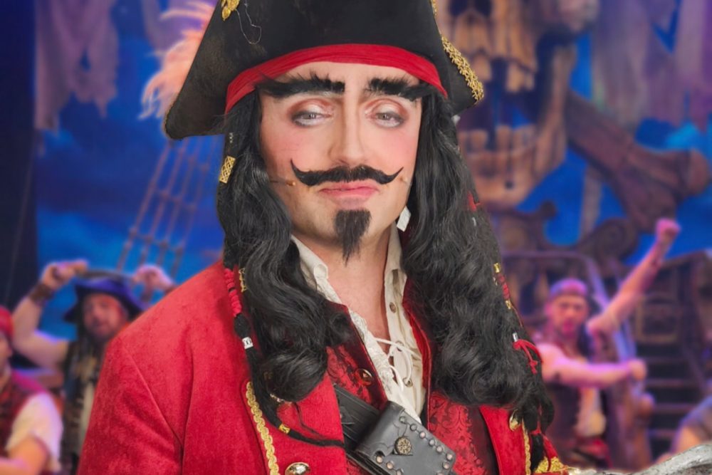 Peter Pan: Dominic St-Laurent a joué le Capitaine Crochet lors de ...